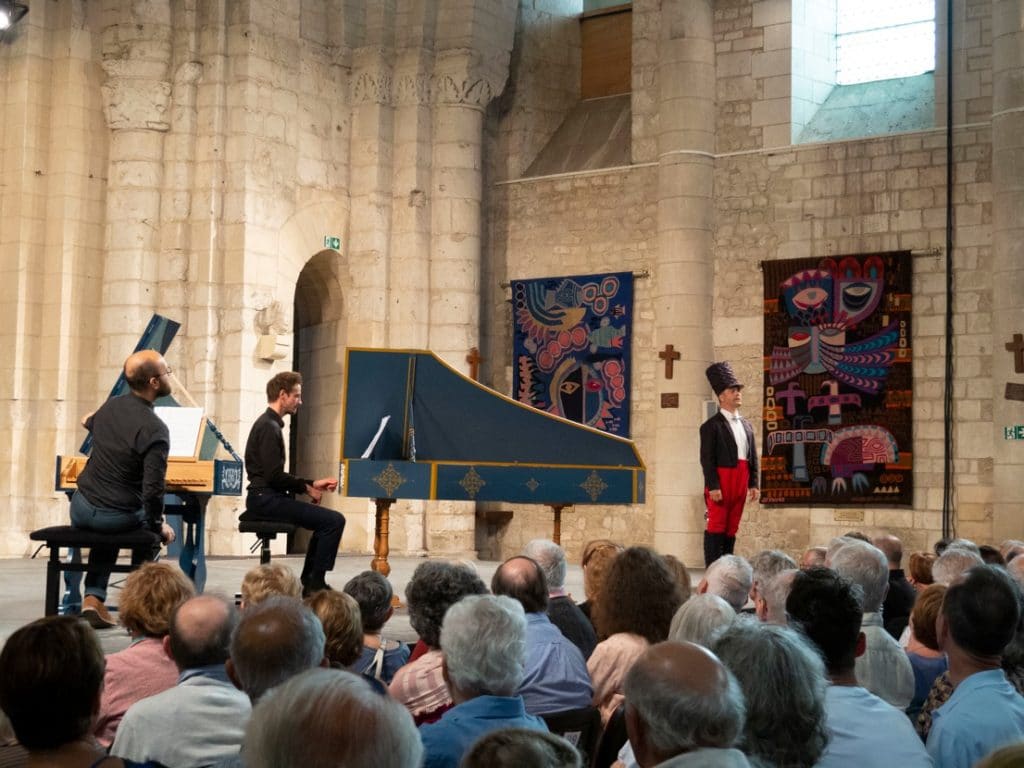 Intimité de claviers et de violon au Festival de Saintes | Crescendo ...